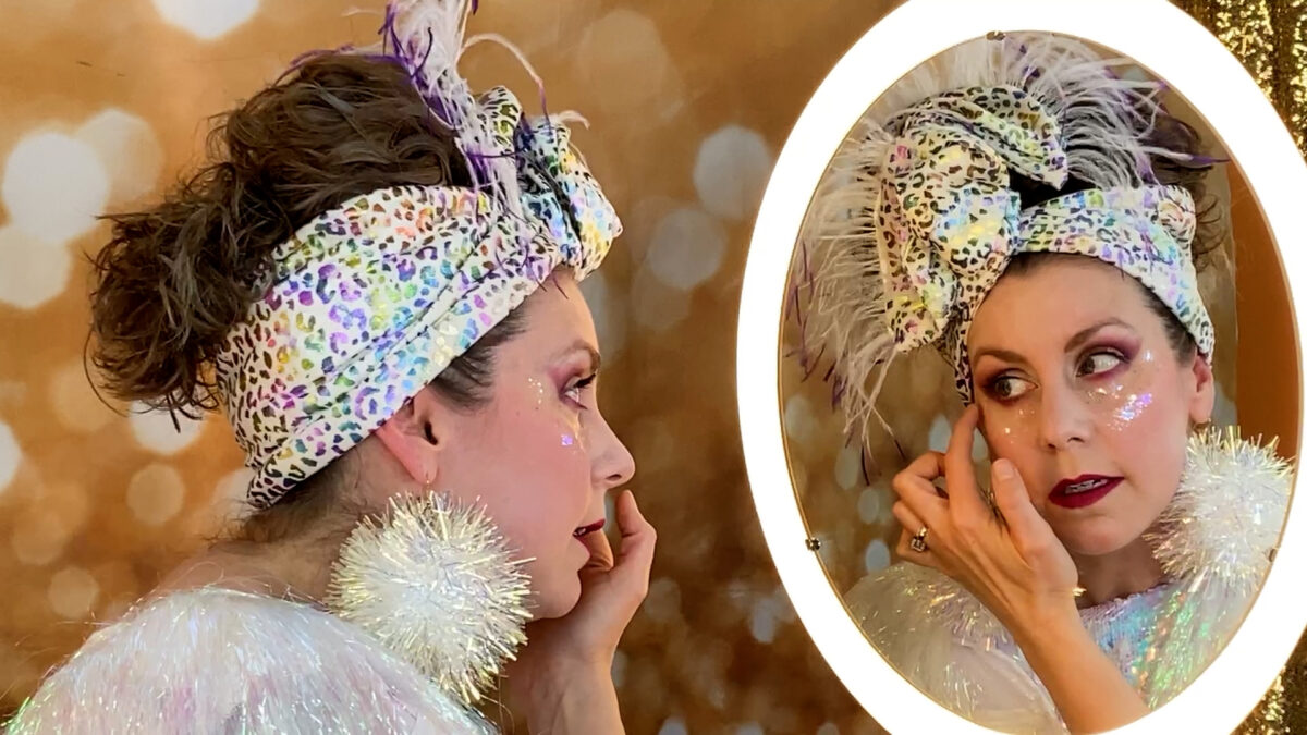 Application Inspiration: Under Eye Glitter - Elektra Cosmetics